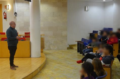 Escolares del CEIP Rosalía de Castro visitan el Ayuntamiento de Coslada - Ayuntamiento de Coslada