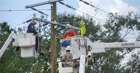 Car Strikes Utility Pole Leaves Thousands Without Power In South Baton