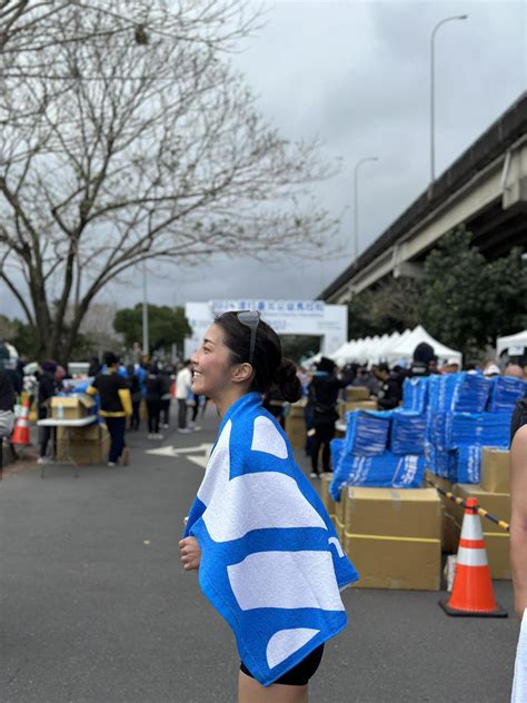 Mimi 林美樂 三位美少女回到親愛【貓貓殿、】囉 ♥ 我們今天都徹底累壞了 Qq 拍照拍到 臉歪、眼睛迷濛、笑容僵、動作都沒靈感啦 冰火賣光光好開心 ♥ 因為後面就有好好