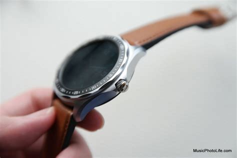 BlitzWolf BW HL3 Review Good Looking Smart Watch