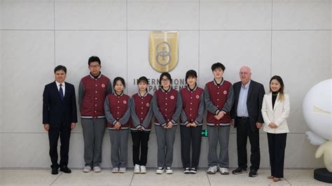 多伦多大学士嘉堡副校长一行访问我校——重庆市第八中学校