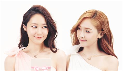 11 Loveable Moments Between The Jung Sisters