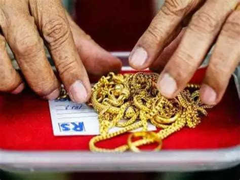 एकाच रात्री ४ बंद घरे फोडली सोने चांदीच्या दागिन्यांसह हजारोंचा ऐवज