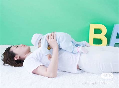 4个月宝宝有多大四个月的宝宝有一个月的宝宝有大山谷图库