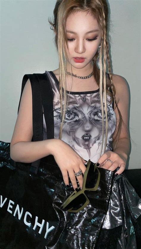 Aespa寧寧是私服穿搭優等生！解構ningning的y2k風格穿搭 Elle Hk