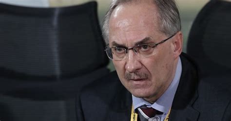 축구협회의 결단 슈틸리케 향한 옐로카드 될까