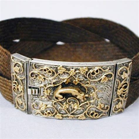 Crispin Obligé Par Son Maître De Porter Un Collier De Chien Une Autre Histoire