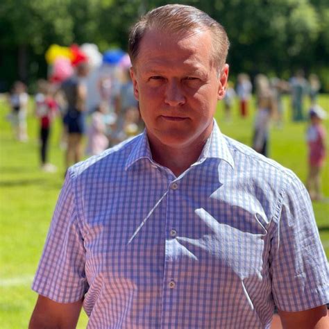 Олег Исаков Здорово когда соседи дружные когда все знают друг друга во дворе общаются