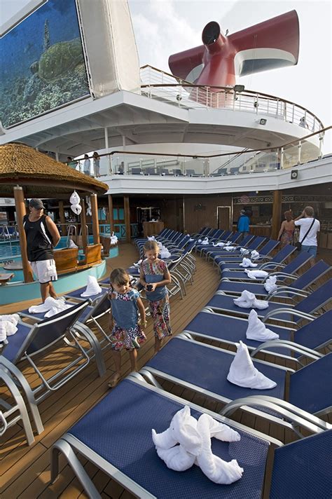 Photo Carnsuntowel01 Carnival Cruise Line