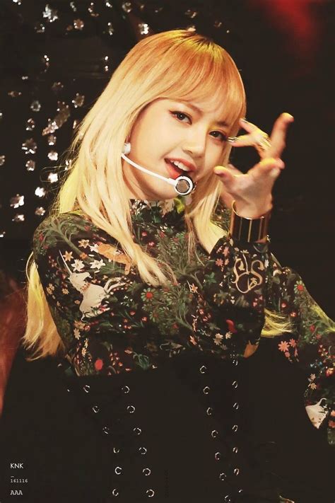 Lisa Asian Artist Awards 2016 Blackpink Lisa Pinterest Artists