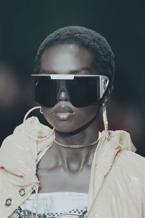 K O B I K I Y A M A — Versace Ss2020 Model Anok Yai