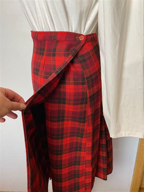 Vtg 100 Wool Red Plaid Pencil Skirt~ Wrap Style Plea Gem
