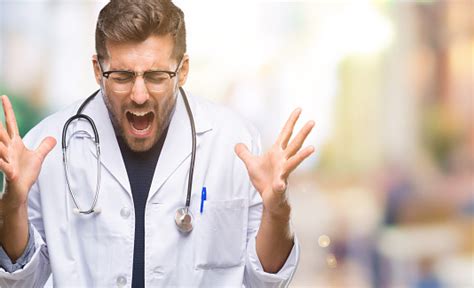 Jonge Knappe Dokter Man Over Geïsoleerd Achtergrond Vieren Gekke En