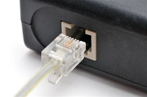 Cable Con Conector Rj 11 Para Línea Telefónica Sobre Fondo Blanco