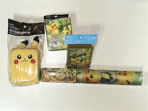 未開封 ピカチュウの森プレイマット デッキケース シールドぬいぐるみデッキケース メルカリ