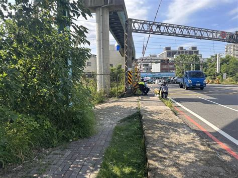 許家睿爭取八德永豐路平交道斜坡整平 輪椅族、嬰兒車安心通行