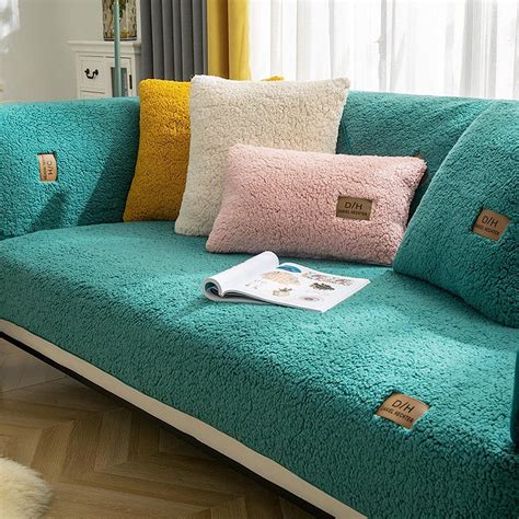 Amazon De YWQJL Samt Sofabezug Sofaschoner Rutschfest 1 2 3 4 Sitzer L