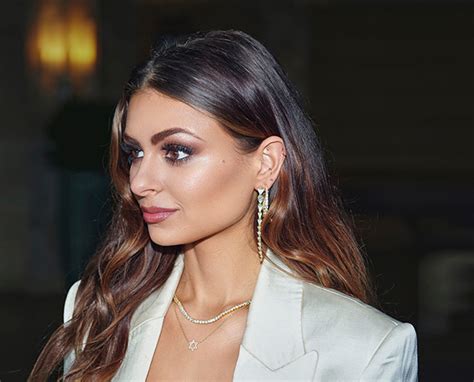 Elizabeth Pipko Is The Face Of NoÄ Jewelrys New Campaign Hollywood Life