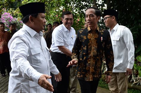 FOTO Jokowi Dan Prabowo Berkuda Bahas Keamanan Negara