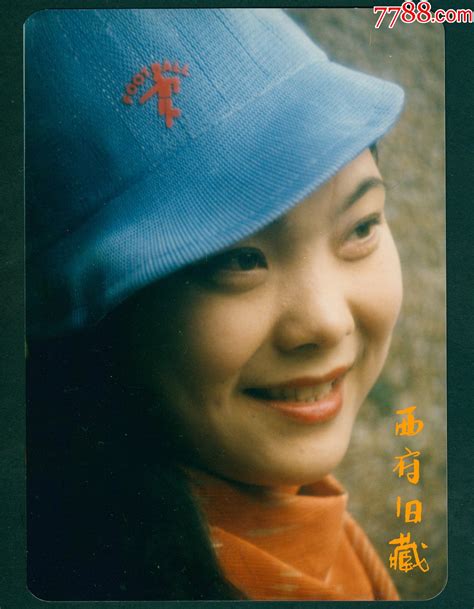 八十年代老照片，佩戴蓝色帽子的姑娘老照片西府旧藏【7788收藏收藏热线】