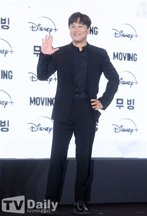 Disney 新剧MOVING 超异能族发布会赵寅成 韩孝周 车太铉摆超能力pose新生代李正河 高允贞 金度勋颜值抢镜 KSD