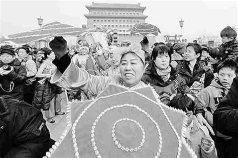 外媒：中国人希望恢复过年时的古老习俗 习俗受访者新年古老燃放 磐安新闻网