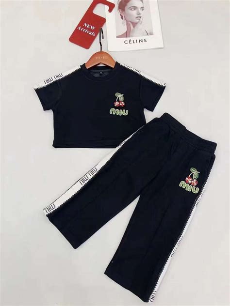 Штаны и футболка Miu Miu для девочки заказать в Москве за 8 500 ₽ Магазин детской обуви в Москве