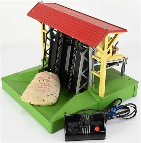 At Auction Lionel Vintage Lionel No 164 Lumber Shed Log Loader