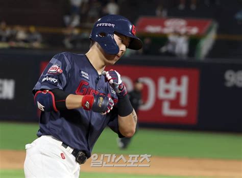롯데 주전 2루수 이탈고승민 내복사근 염좌로 1군 엔트리 제외 Is 인천