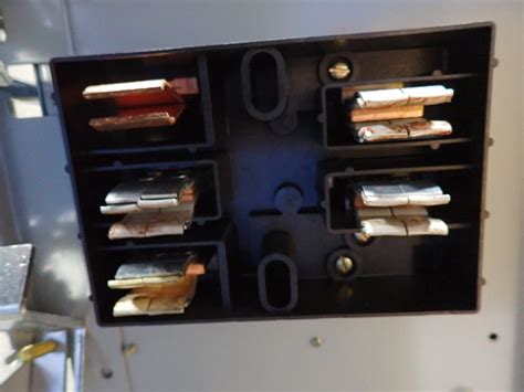 Used Eaton Bus Plug Hgr24