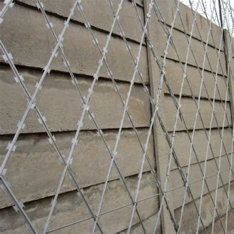 Razor Wire Bto 22 Galvanized Diamond Shape Welded Razor Wire Mesh For