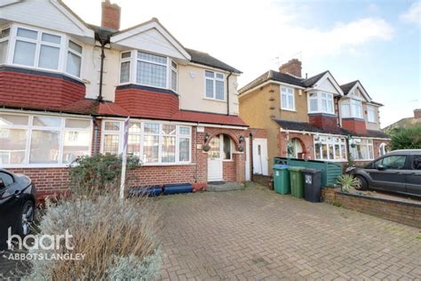 Meadow Road Watford 3 Bed Semi Detached House £550 000