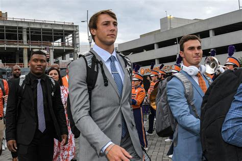 Clemson Football Qb Cade Klubnik Makes Collegiate Debut Late In Georgia
