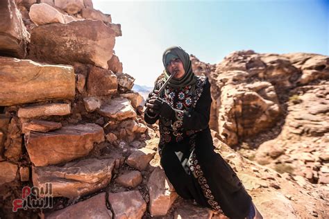 صورة اليوم أنغام الناى تحتضن جمال الطبيعة فى جبال الأردن اليوم السابع