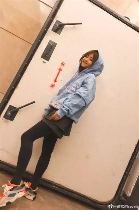 譚松韻媽媽車禍去世，母女罕見合影曝光，她病床前的祈禱讓人淚崩 每日頭條