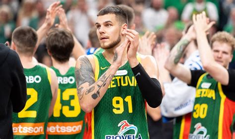 Susižadėjo „Žalgirio“ Krepšininkas Deividas Sirvydis Delfi Veidai