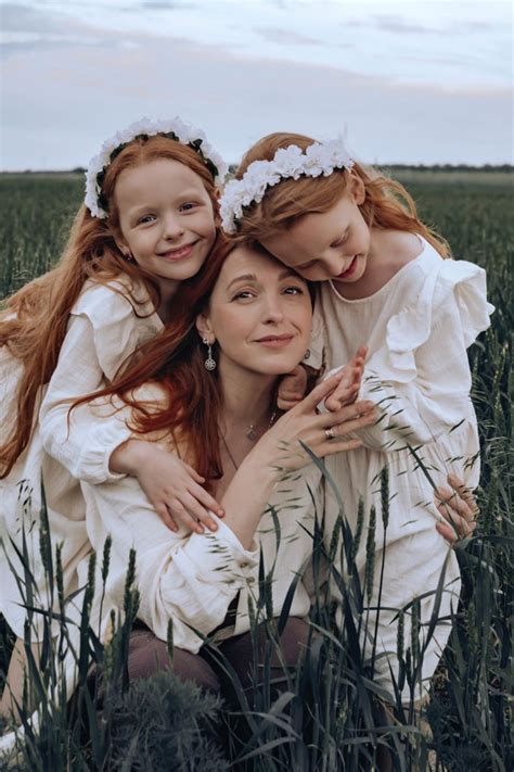 Мама и дочки Семейные фотосессии Фотосессия Семейное фото материнства