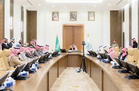 جريدة الرياض أمير الباحة يُناقش مشروعات الإسكان
