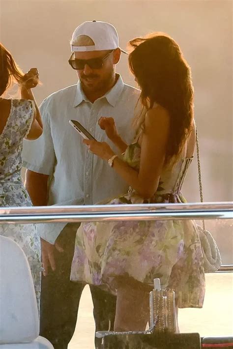 Nga Zemra E Thyer Te Jahti Në Itali Nina Dobrev Në Një Lidhje Me Zac Efron Metropolitan