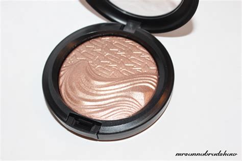 MAC Extra Dimension Skinfinish Superb Magnetic Nude LE