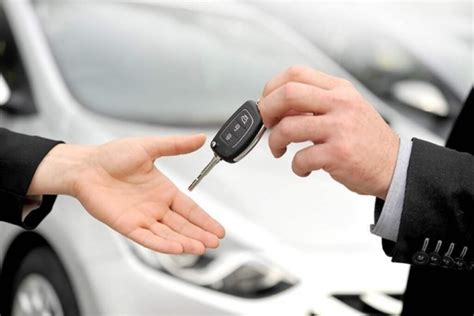 Perché in Italia sta crollando il mercato delle auto nuove Dai prezzi