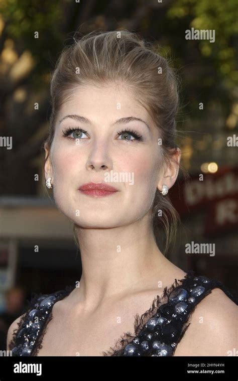 Rosamund Pike Attends The Fracture La Film Premiere Held At The Mann