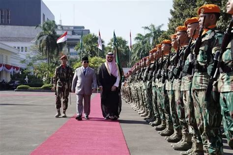 Menhan Prabowo Terima Kunjungan Resmi Menhan Arab Saudi Perkuat Kerja