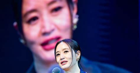 춘사영화제 여우주연상 수상한 김혜수 사진