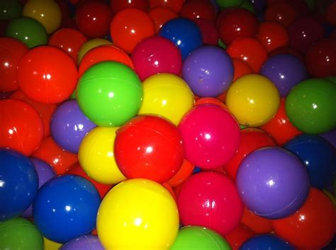 Pelotitas De Pelotero Pelota X100 Plástico Virgen Brillantes PLANETA