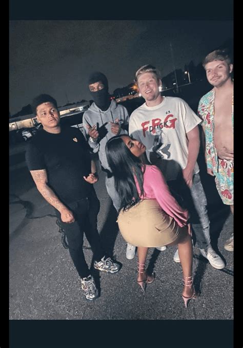 Wooski Outside Wit His White Fans😂🙏🏿 R Chiraqology