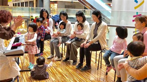 軽銀アート 今日は、先月のマチゴトを見て、体験の方が来ていただきました！ 簡単なブローチを作り、大変喜んでいただけたので来週から月に2回