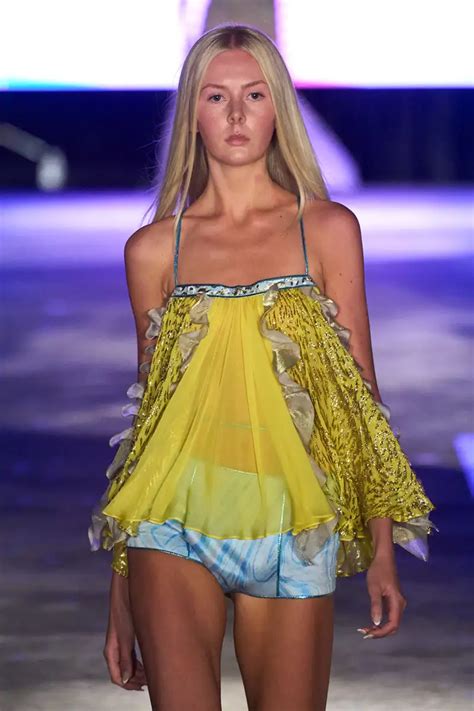 Tendencias Moda 50 Primaveraverano 2025 Vistas En La New York Fashion
