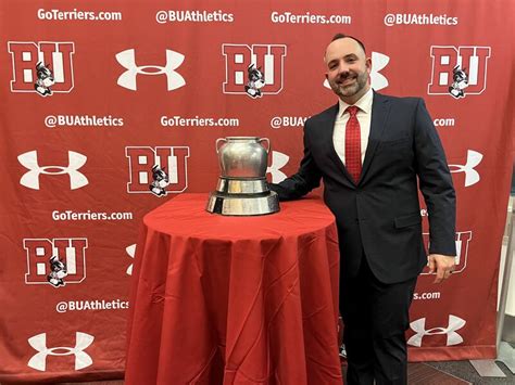 32nd Bean Pot Trophy For Bu Mens Hockey We Got To Show Off The Trophy