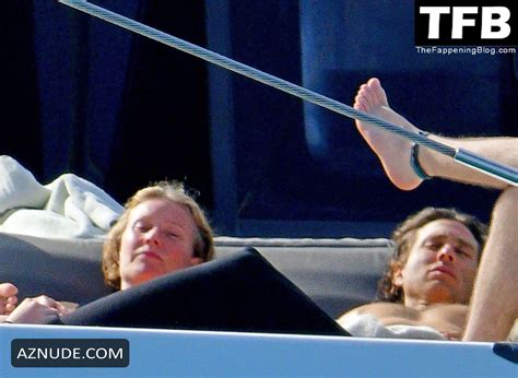 APPLE MARTIN Nude AZNude